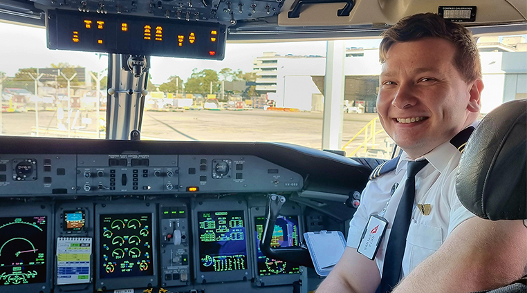 A pilot academy graduate to first officer – Qantas Group Careers